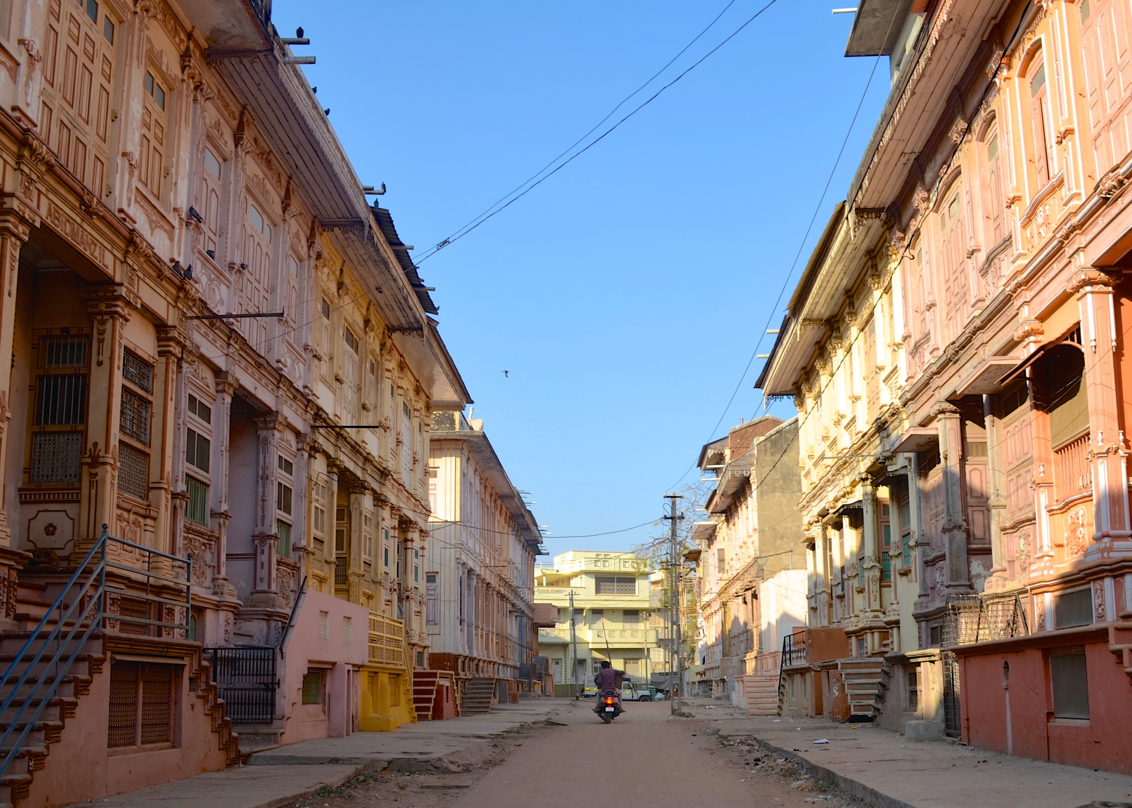 Have you heard of the mysterious mansions of Sidhpur? – 100cobbledroads.com