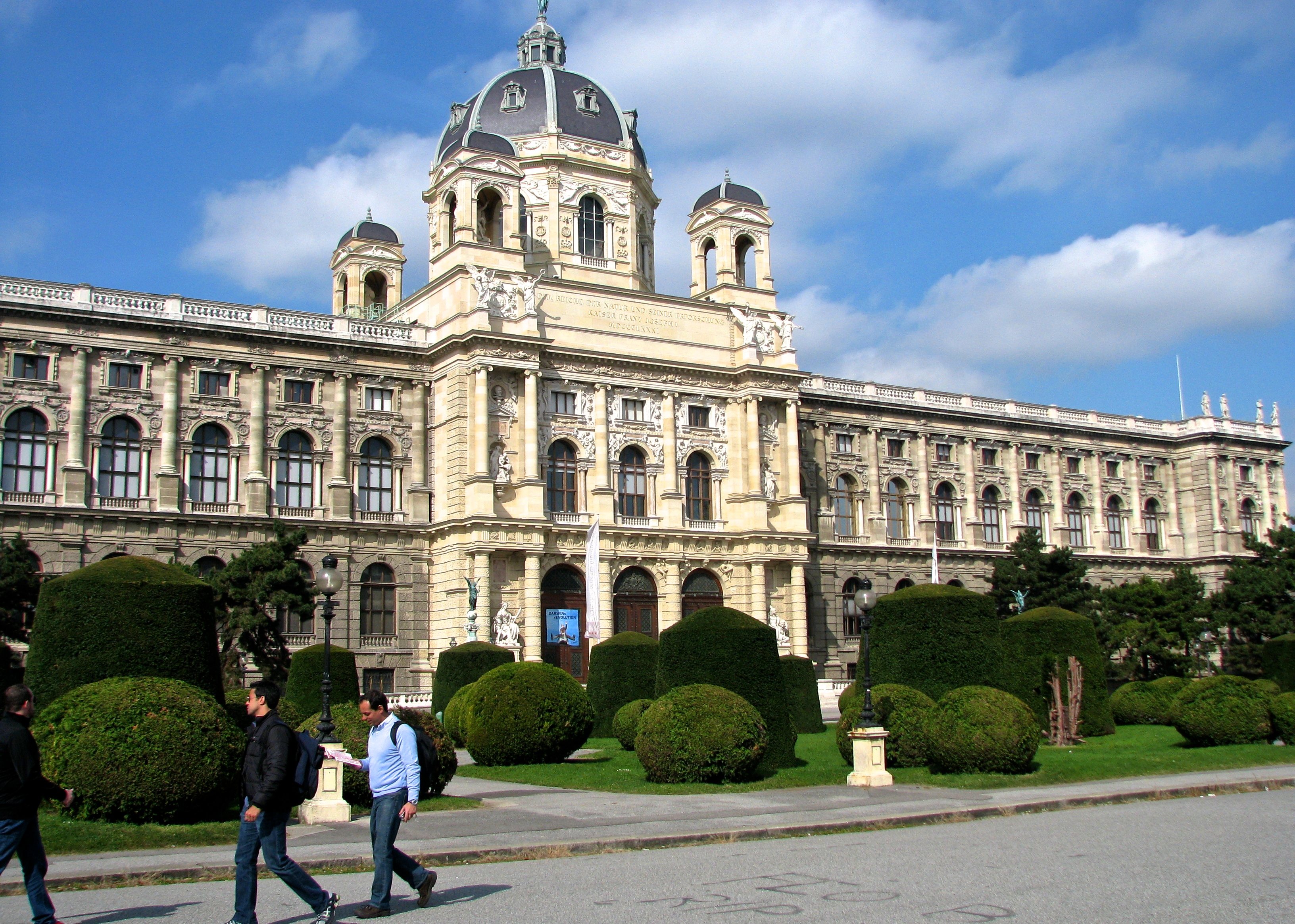 Explore gems in the most famous boulevard of Vienna – 100cobbledroads.com